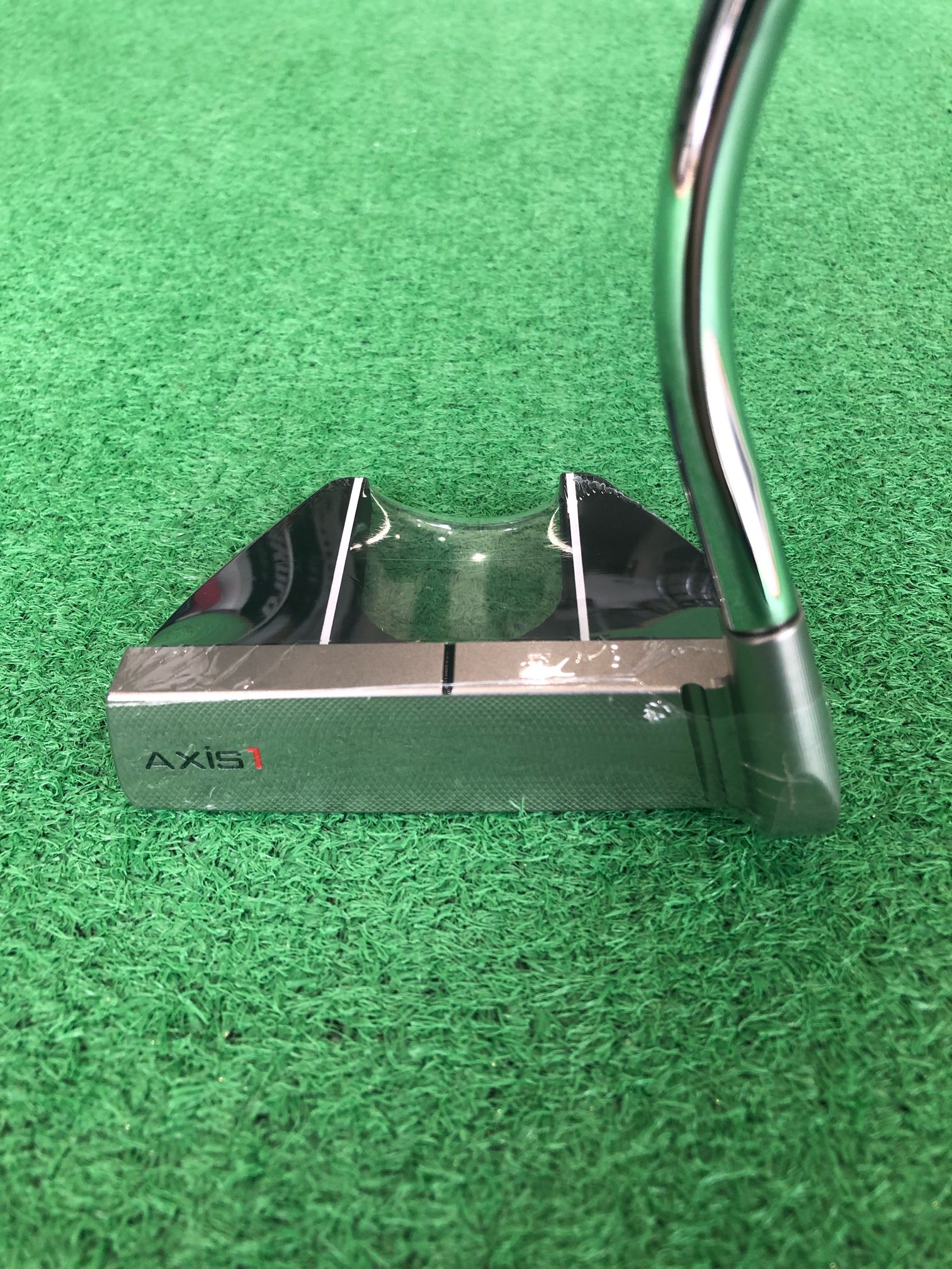Axis1 Putter | 新潟市の屋内ゴルフ・ゴルフスクール - リバイブ｜Revive